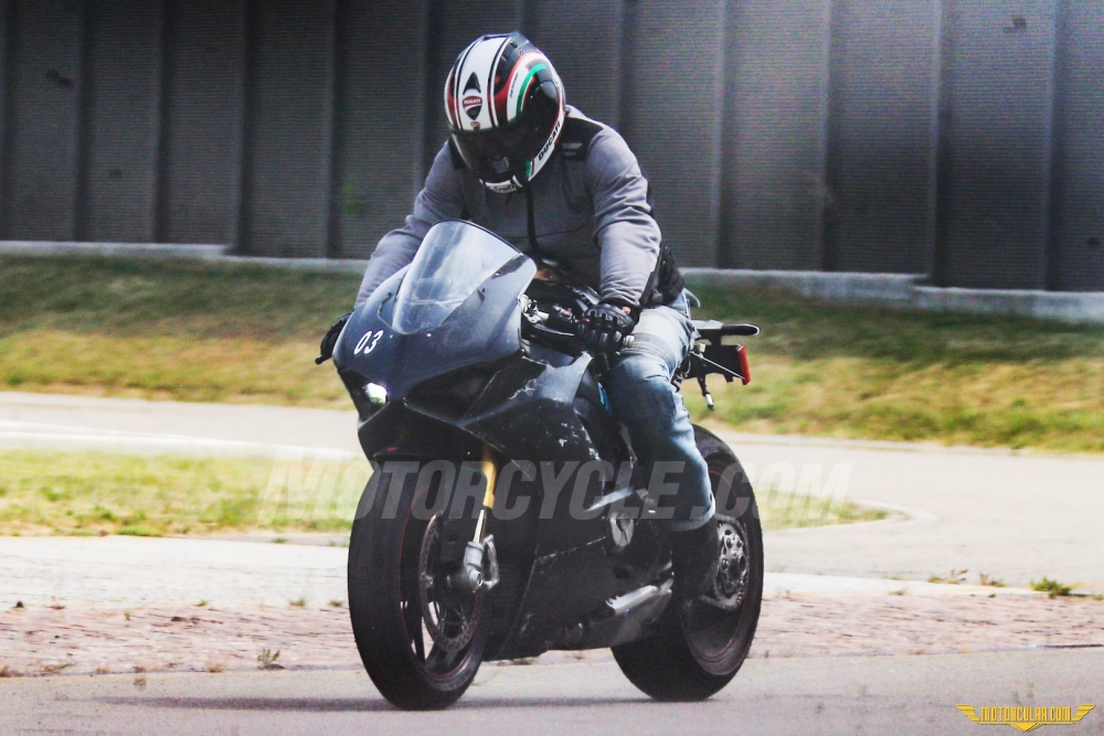 Ducati'nin Yeni V4 Superbike Modeli Görüntülendi | motorcular.com