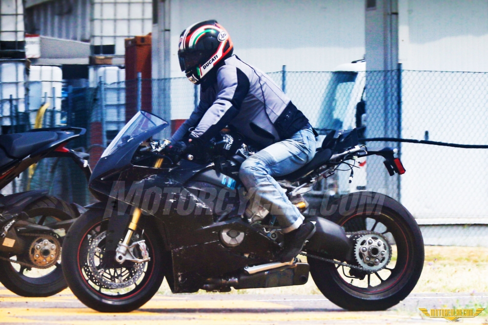 Ducati'nin Yeni V4 Superbike Modeli Görüntülendi | motorcular.com