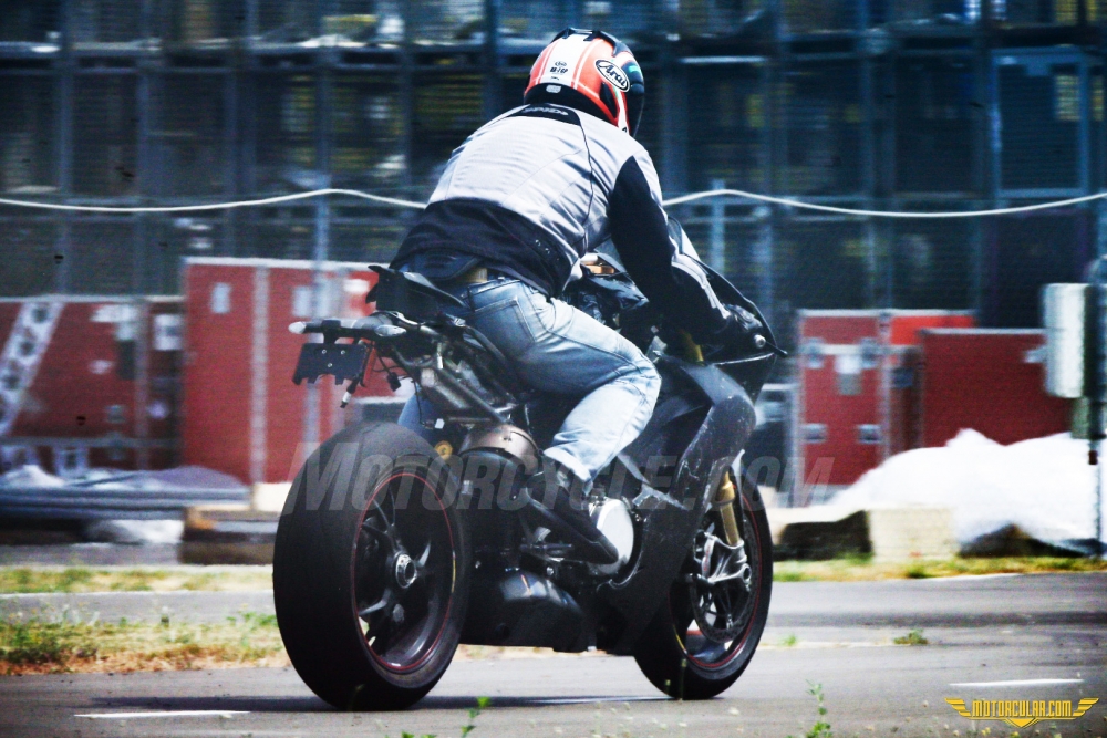 Ducati'nin Yeni V4 Superbike Modeli Görüntülendi | motorcular.com