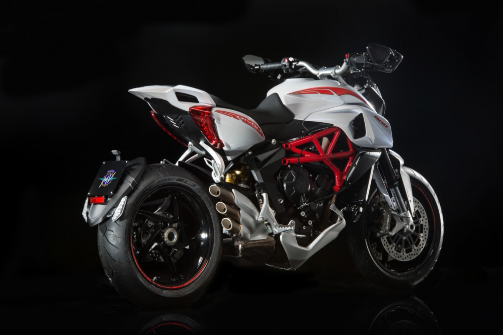 2016 MV Agusta Rivale 800 Tanıtımı | motorcular.com