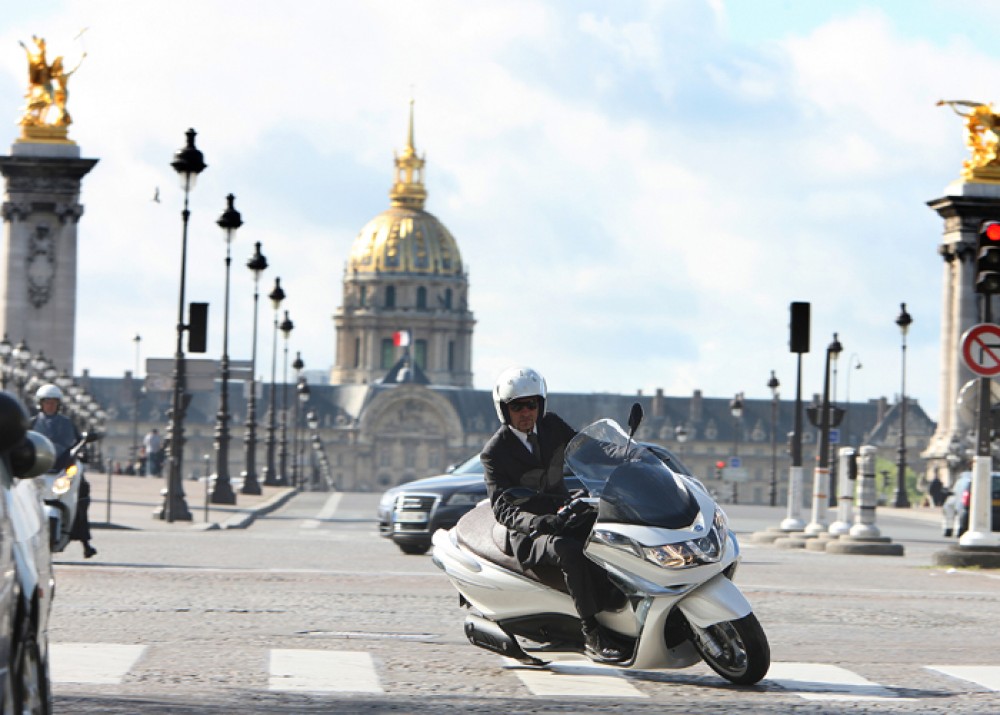 2015 Piaggio X10 350 Executive ABS Tanıtımı | motorcular.com