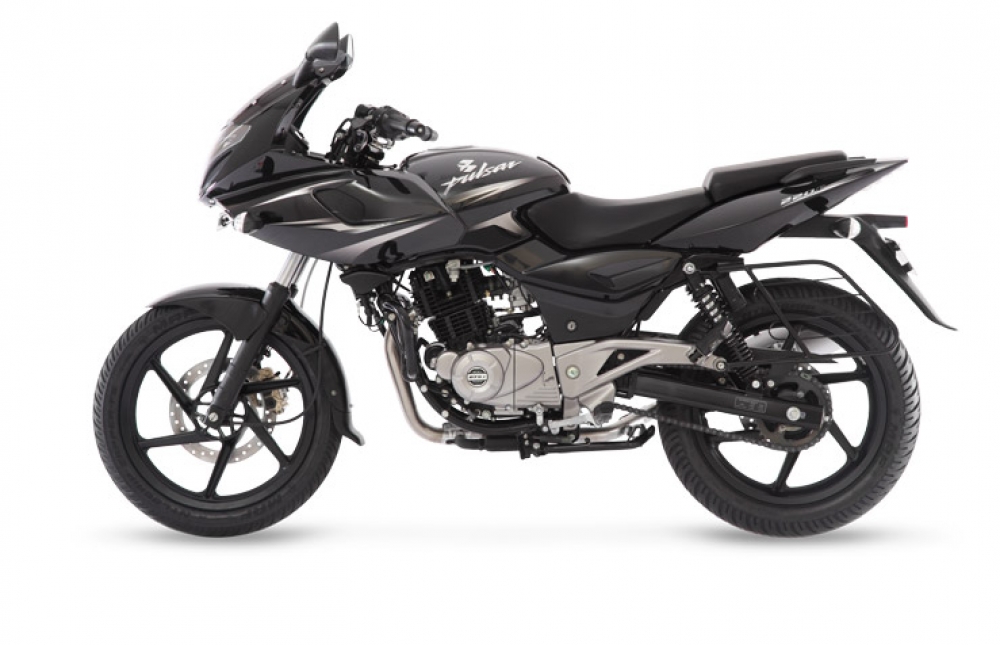 2016 Bajaj Pulsar 220 F Tanıtımı | motorcular.com