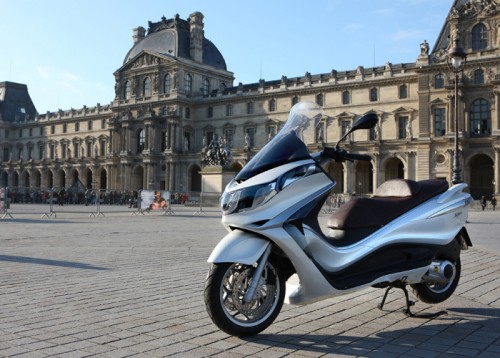 2015 Piaggio X10 350 Executive ABS Tanıtımı | motorcular.com